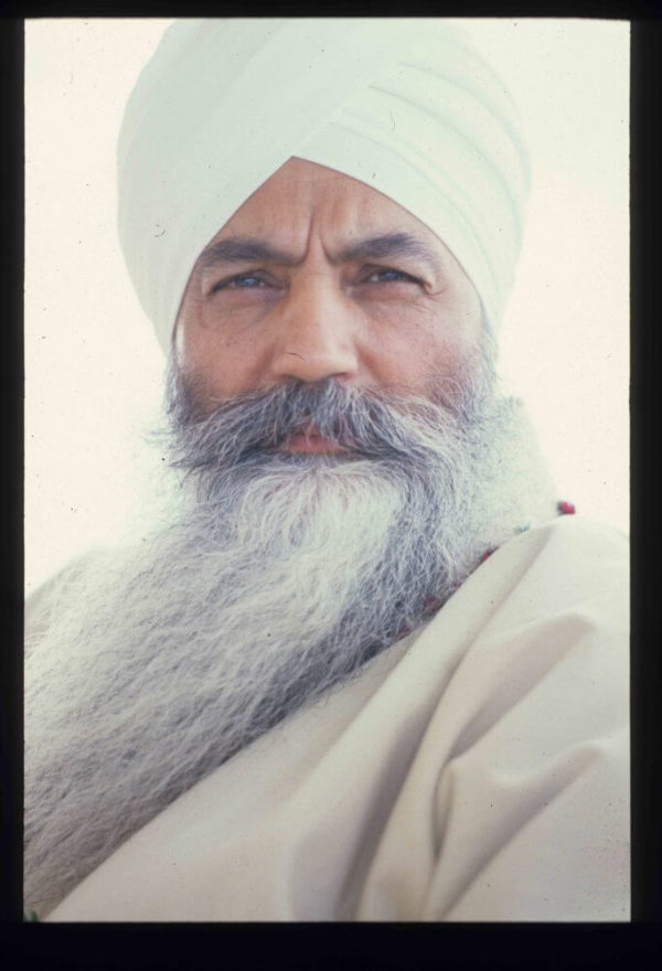 Yogi Bhajan maestro de Kundalini Yoga Biografía, Recursos y más